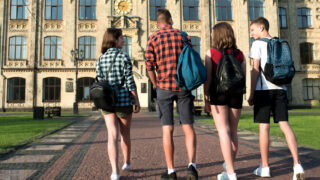 My Child Doesn’t Want to Go to School – Practical Tips & Advice ...
